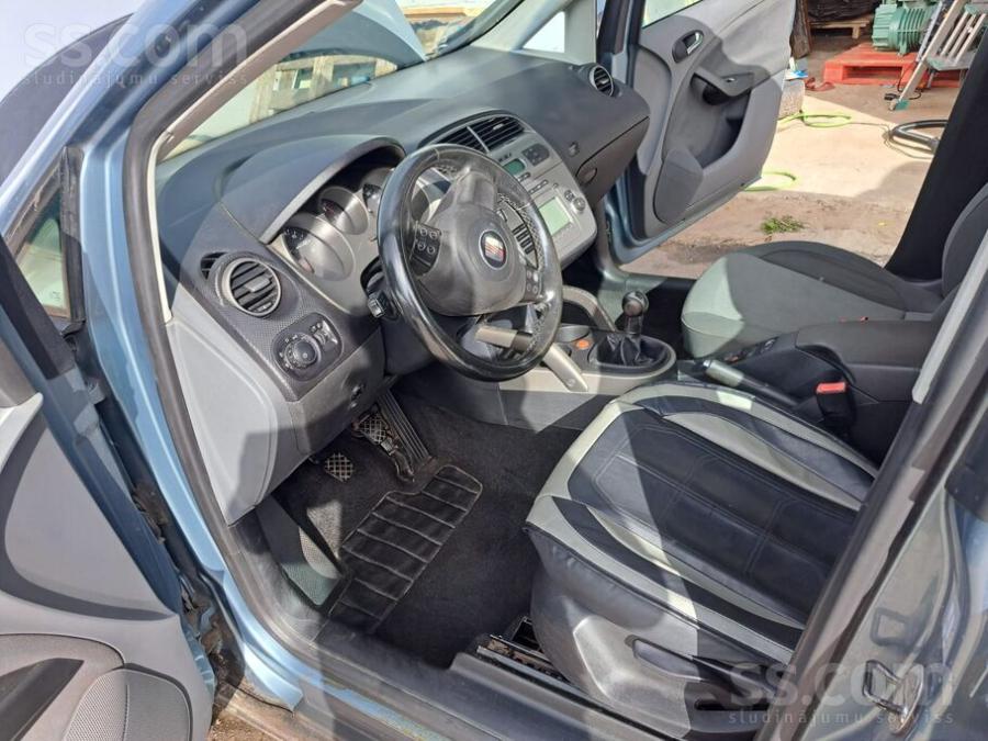 Pelēks SEAT Toledo 2005 Rīga, ar dzinēja tilpumu 1.90 L un nobraukumu 374 tūkst. km par 1250 €, foto 3 vietnē AUTOMOTO.COM.LV