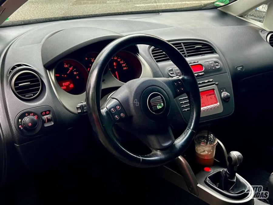 SEAT Toledo 2005 in Panevezys, with an engine capacity of 2.00 L and mileage of 227 thousand km for 1200 €, photo 10 on AUTOMOTO.COM.LV