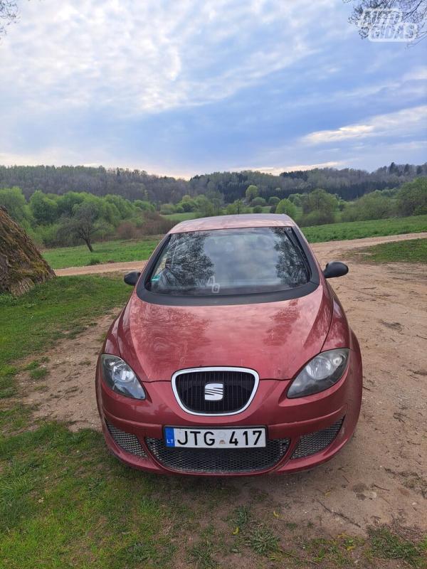 Red SEAT Toledo 2006 in Klaipeda, with an engine capacity of 1.90 L and mileage of 376 thousand km for 1000 €, photo 1 on AUTOMOTO.COM.LV