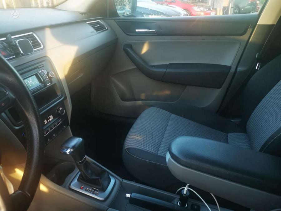 Red SEAT Toledo 2014 in Vilnius, with an engine capacity of 1.40 L and mileage of 161 thousand km for 5750 €, photo 6 on AUTOMOTO.COM.LV