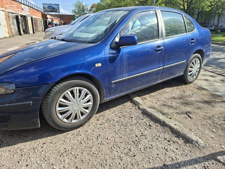 SEAT Toledo 2000 in Vilnius, with an engine capacity of 1.80 L and mileage of 290 thousand km for 400 €, photo 1 on AUTOMOTO.COM.LV