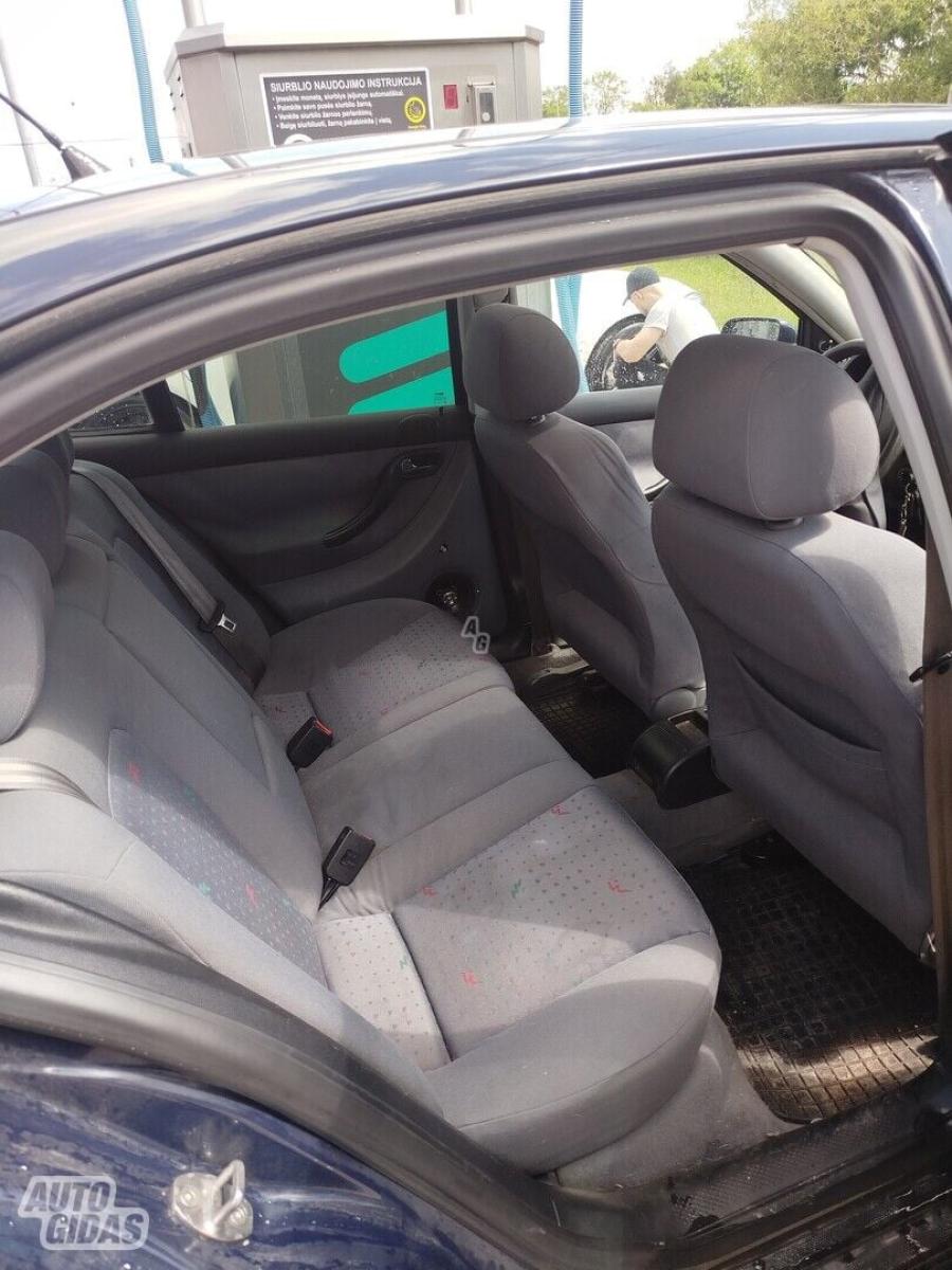 SEAT Toledo 2000 in Kaunas, with an engine capacity of 1.60 L and mileage of 250 thousand km for 500 €, photo 10 on AUTOMOTO.COM.LV