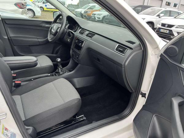 White SEAT Toledo 2013 in Taurage, with an engine capacity of 1.60 L and mileage of 271 thousand km for 3200 €, photo 10 on AUTOMOTO.COM.LV
