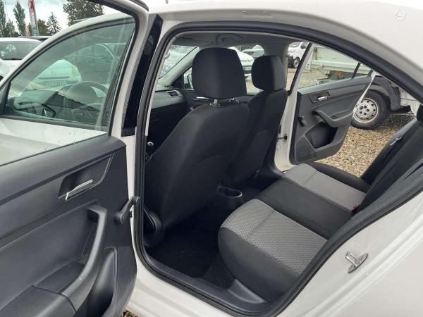 White SEAT Toledo 2013 in Taurage, with an engine capacity of 1.60 L and mileage of 271 thousand km for 3200 €, photo 11 on AUTOMOTO.COM.LV