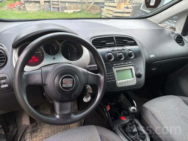 Dzeltens SEAT Toledo 2006 Limbaži, ar dzinēja tilpumu 1.90 L un nobraukumu 360 tūkst. km par 700 €, foto 4 vietnē AUTOMOTO.COM.LV