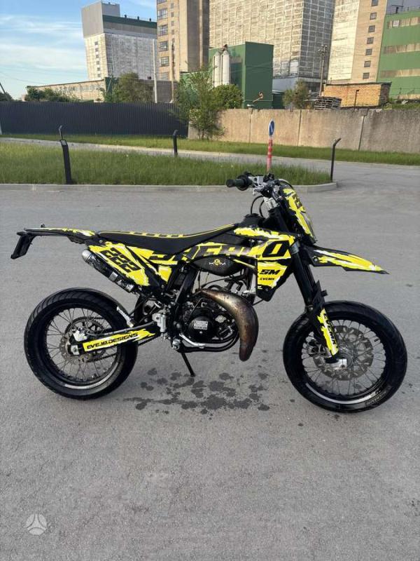 Желтый Sherco 50 SM-RS 2024 в Кретинга, объемом двигателя 49.00 л и пробегом 0 тыс. км за 2700 €, фото 2 на AUTOMOTO.COM.LV