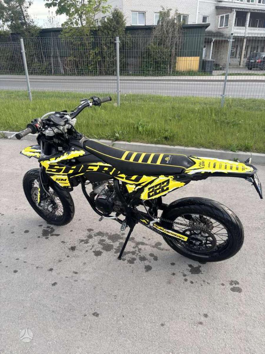 Желтый Sherco 50 SM-RS 2024 в Кретинга, объемом двигателя 49.00 л и пробегом 0 тыс. км за 2700 €, фото 4 на AUTOMOTO.COM.LV