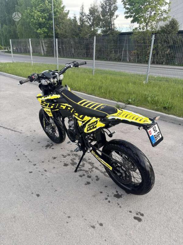 Желтый Sherco 50 SM-RS 2024 в Кретинга, объемом двигателя 49.00 л и пробегом 0 тыс. км за 2700 €, фото 4 на AUTOMOTO.COM.LV