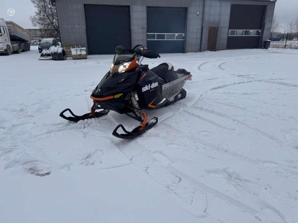 Black Ski Doo Lynx 2012 in Telschi, with an engine capacity of 0.80 L and mileage of 3 thousand km for 3950 €, photo 2 on AUTOMOTO.COM.LV