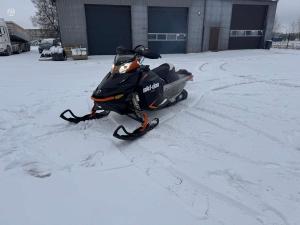 Melns Ski Doo Lynx 2012 Telšiai, ar dzinēja tilpumu 0.80 L un nobraukumu 3 tūkst. km par 3950 €, foto 2 vietnē AUTOMOTO.COM.LV