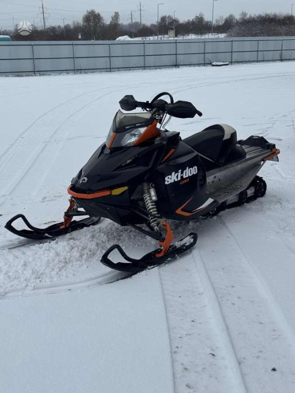 Black Ski Doo Lynx 2012 in Telschi, with an engine capacity of 0.80 L and mileage of 3 thousand km for 3950 €, photo 3 on AUTOMOTO.COM.LV