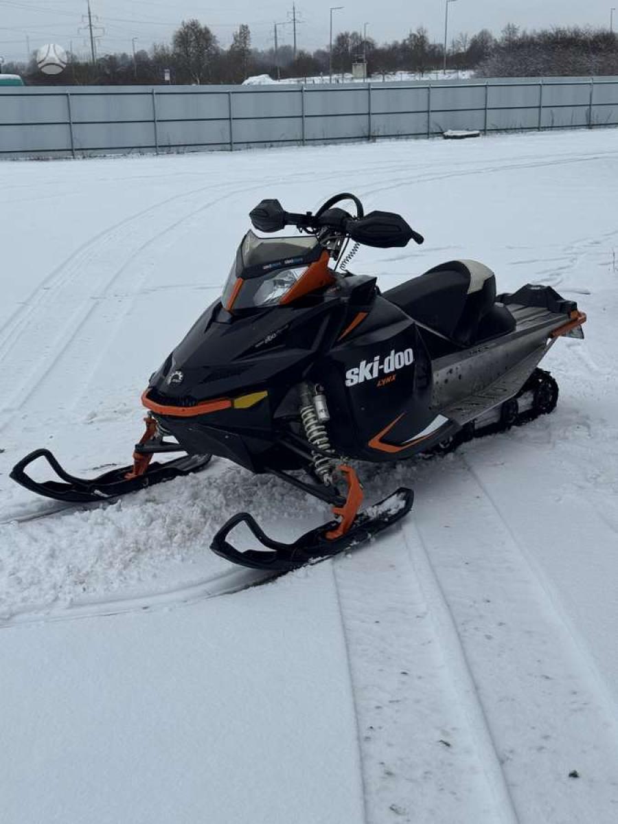 Melns Ski Doo Lynx 2012 Telšiai, ar dzinēja tilpumu 0.80 L un nobraukumu 3 tūkst. km par 3950 €, foto 3 vietnē AUTOMOTO.COM.LV