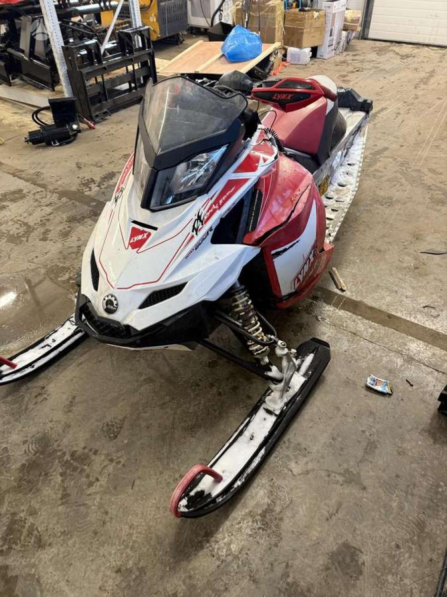 Ski Doo Lynx 2010 Šauļi, ar dzinēja tilpumu 0.80 L un nobraukumu 10 tūkst. km par 2300 €, foto 1 vietnē AUTOMOTO.COM.LV
