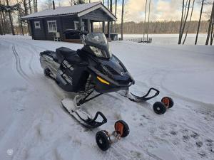 Черный Ski Doo MXZ 2009 в Утена, объемом двигателя 1.20 л и пробегом 5 тыс. км за 4999 €, фото  на AUTOMOTO.COM.LV
