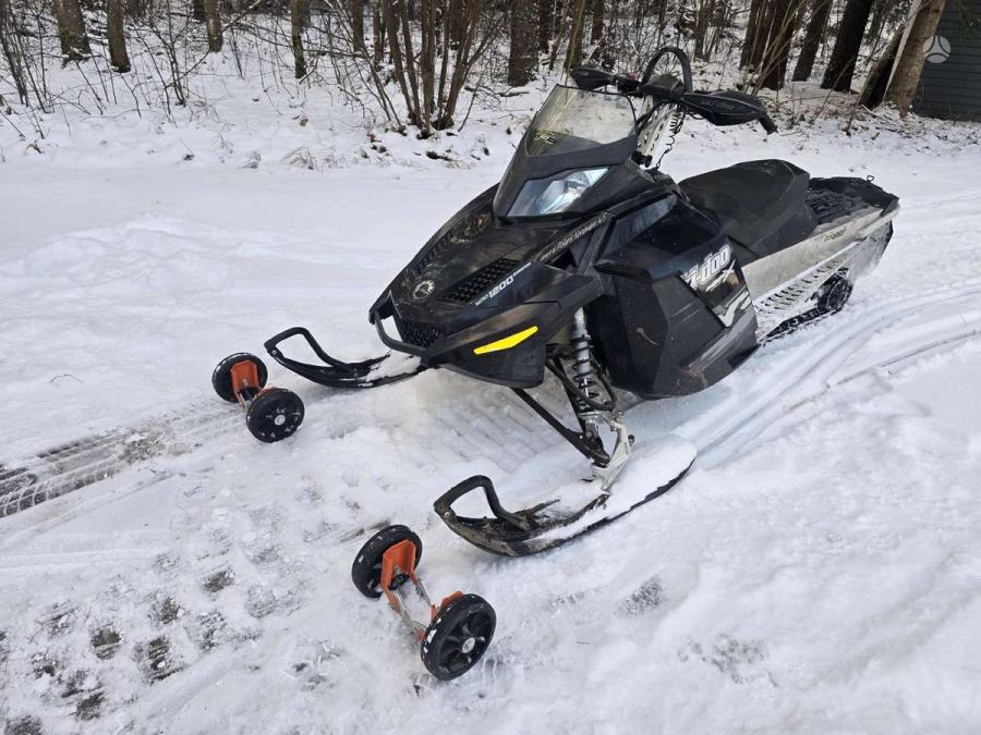 Black Ski Doo MXZ 2009 in Utena, with an engine capacity of 1.20 L and mileage of 5 thousand km for 4999 €, photo 2 on AUTOMOTO.COM.LV