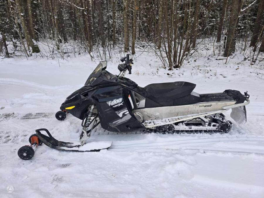 Black Ski Doo MXZ 2009 in Utena, with an engine capacity of 1.20 L and mileage of 5 thousand km for 4999 €, photo 3 on AUTOMOTO.COM.LV