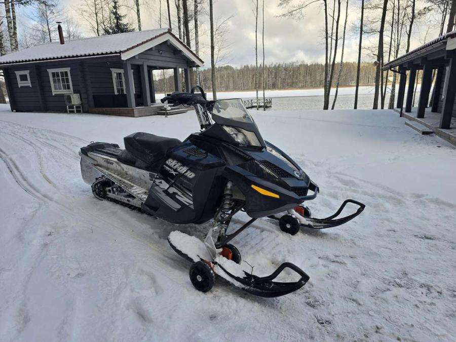 Black Ski Doo MXZ 2009 in Utena, with an engine capacity of 1.20 L and mileage of 5 thousand km for 4999 €, photo 5 on AUTOMOTO.COM.LV