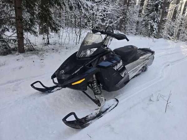 Black Ski Doo MXZ 2009 in Utena, with an engine capacity of 1.20 L and mileage of 5 thousand km for 4999 €, photo 6 on AUTOMOTO.COM.LV
