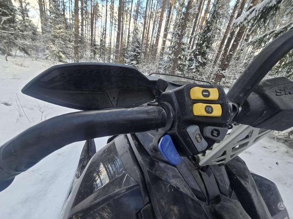 Black Ski Doo MXZ 2009 in Utena, with an engine capacity of 1.20 L and mileage of 5 thousand km for 4999 €, photo 10 on AUTOMOTO.COM.LV
