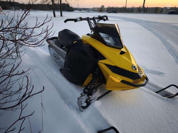 Ski Doo MXZ 2011 Utena, ar dzinēja tilpumu 0.60 L un nobraukumu 4 tūkst. km par 2999 €, foto 1 vietnē AUTOMOTO.COM.LV