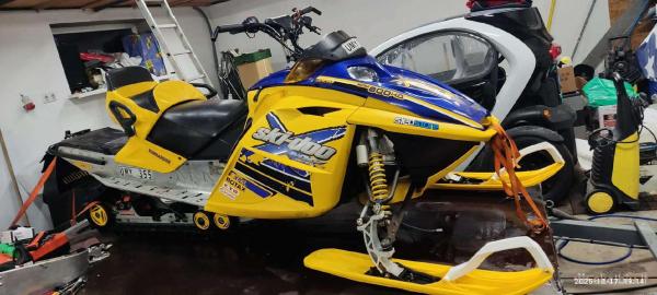Dzeltens Ski Doo MXZ 2004 Raseiniai, ar dzinēja tilpumu 0.80 L un nobraukumu 666 tūkst. km par 2500 €, foto 3 vietnē AUTOMOTO.COM.LV