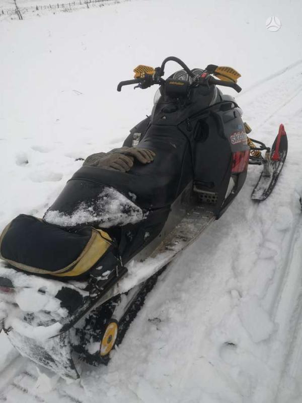 Ski Doo Summit 2005 Tauragė, ar dzinēja tilpumu 0.50 L un nobraukumu 1 tūkst. km par 1000 €, foto 4 vietnē AUTOMOTO.COM.LV