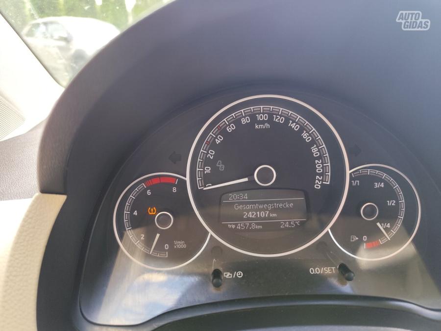 Red Skoda Citigo 2017 in Vilkaviskis, with an engine capacity of 1.00 L and mileage of 242 thousand km for 2450 €, photo 15 on AUTOMOTO.COM.LV