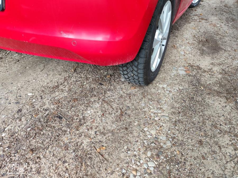 Red Skoda Citigo 2017 in Vilkaviskis, with an engine capacity of 1.00 L and mileage of 242 thousand km for 2450 €, photo 23 on AUTOMOTO.COM.LV