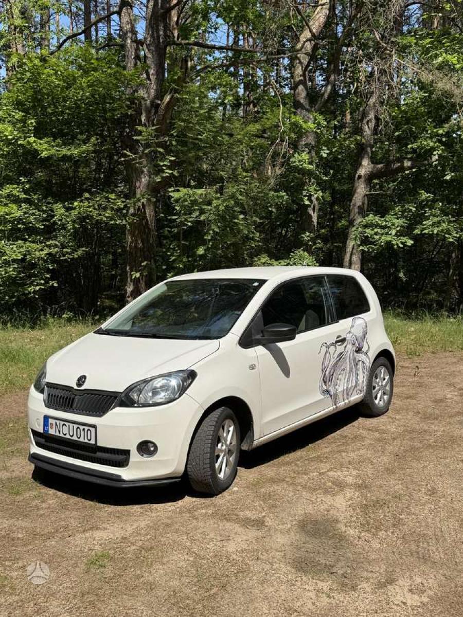 White Skoda Citigo 2012 in Alytus, with an engine capacity of 1.00 L and mileage of 230 thousand km for 3400 €, photo 8 on AUTOMOTO.COM.LV