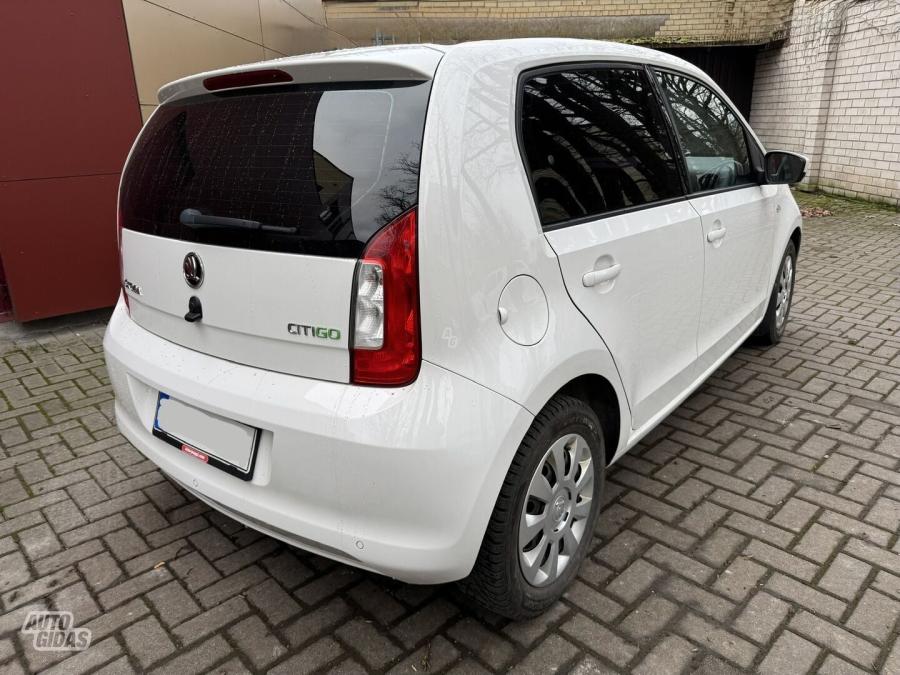 White Skoda Citigo 2015 in Kaunas, with an engine capacity of 1.00 L and mileage of 130 thousand km for 3800 €, photo 5 on AUTOMOTO.COM.LV