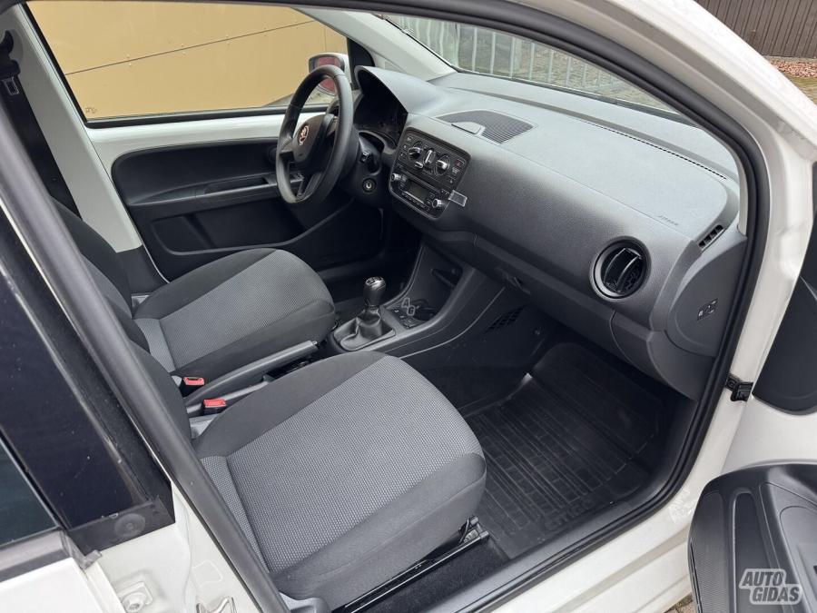 White Skoda Citigo 2015 in Kaunas, with an engine capacity of 1.00 L and mileage of 130 thousand km for 3800 €, photo 14 on AUTOMOTO.COM.LV