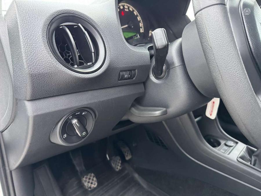 Balts Skoda Citigo 2015 Kauņa, ar dzinēja tilpumu 1.00 L un nobraukumu 130 tūkst. km par 3750 €, foto 27 vietnē AUTOMOTO.COM.LV