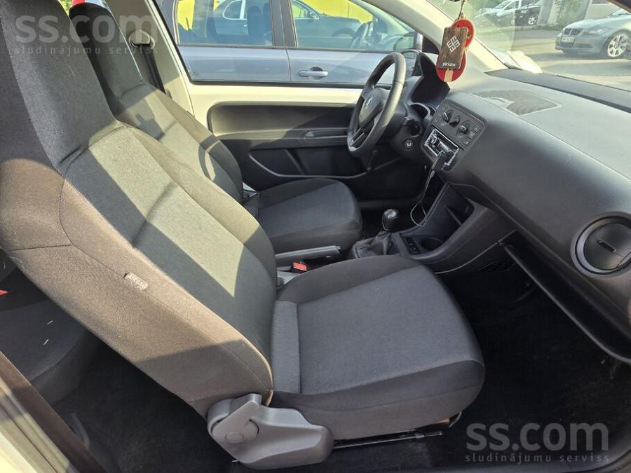 White Skoda Citigo 2015 in Riga, with an engine capacity of 1.00 L and mileage of 169 thousand km for 2499 €, photo 6 on AUTOMOTO.COM.LV