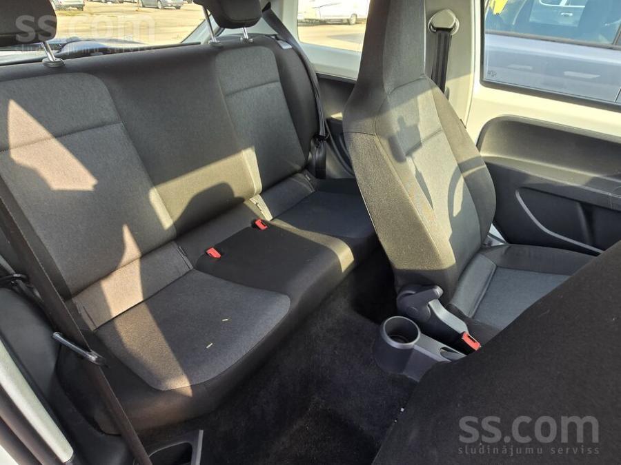 White Skoda Citigo 2015 in Riga, with an engine capacity of 1.00 L and mileage of 169 thousand km for 2499 €, photo 8 on AUTOMOTO.COM.LV