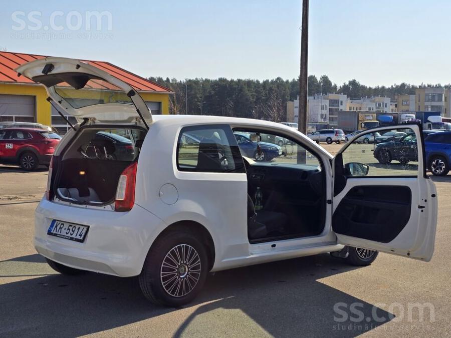 White Skoda Citigo 2015 in Riga, with an engine capacity of 1.00 L and mileage of 169 thousand km for 2499 €, photo 19 on AUTOMOTO.COM.LV
