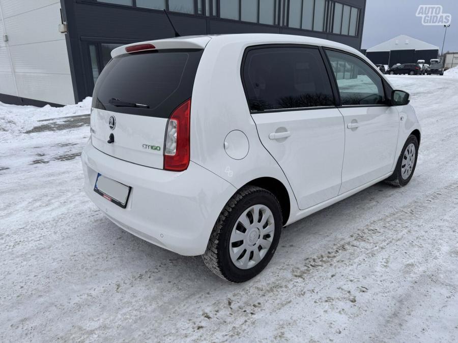 White Skoda Citigo 2016 in Kaunas, with an engine capacity of 1.00 L and mileage of 130 thousand km for 3800 €, photo 4 on AUTOMOTO.COM.LV