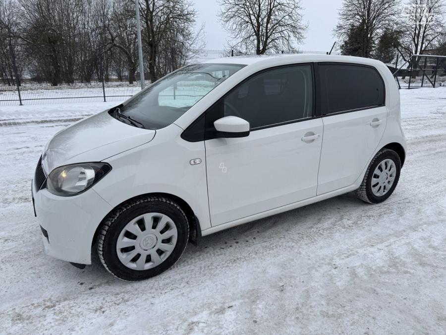 White Skoda Citigo 2016 in Kaunas, with an engine capacity of 1.00 L and mileage of 130 thousand km for 3800 €, photo 5 on AUTOMOTO.COM.LV