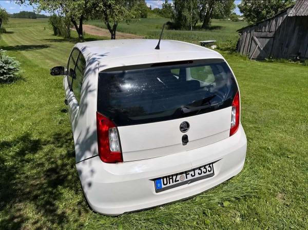 White Skoda Citigo 2016 in Ukmerge, with an engine capacity of 1.00 L and mileage of 166 thousand km for 1200 €, photo 6 on AUTOMOTO.COM.LV