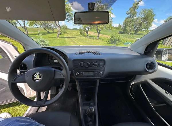 White Skoda Citigo 2016 in Ukmerge, with an engine capacity of 1.00 L and mileage of 166 thousand km for 1200 €, photo 7 on AUTOMOTO.COM.LV