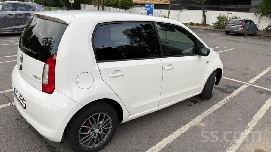 White Skoda Citigo 2017 in Riga, with an engine capacity of 1.00 L and mileage of 71 thousand km for 2995 €, photo 4 on AUTOMOTO.COM.LV