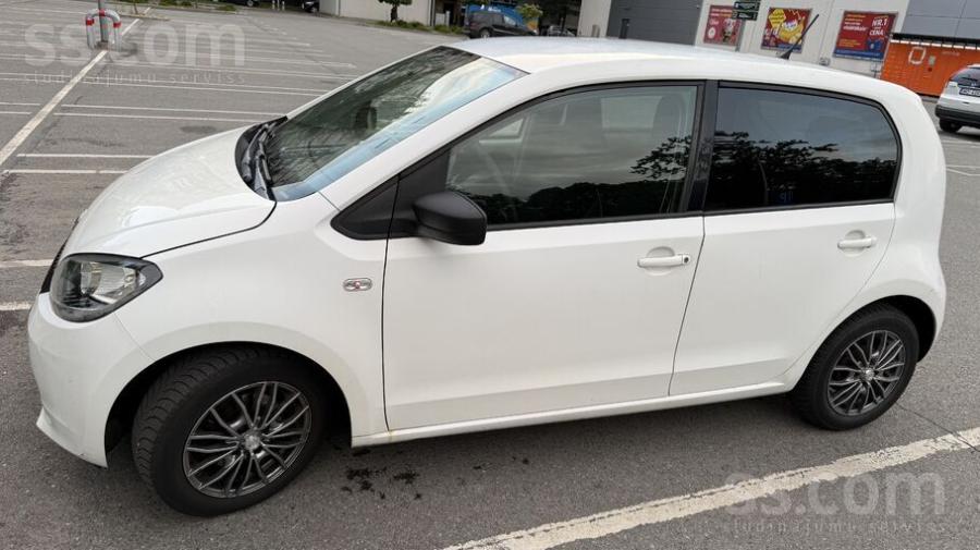 White Skoda Citigo 2017 in Riga, with an engine capacity of 1.00 L and mileage of 71 thousand km for 2995 €, photo 5 on AUTOMOTO.COM.LV