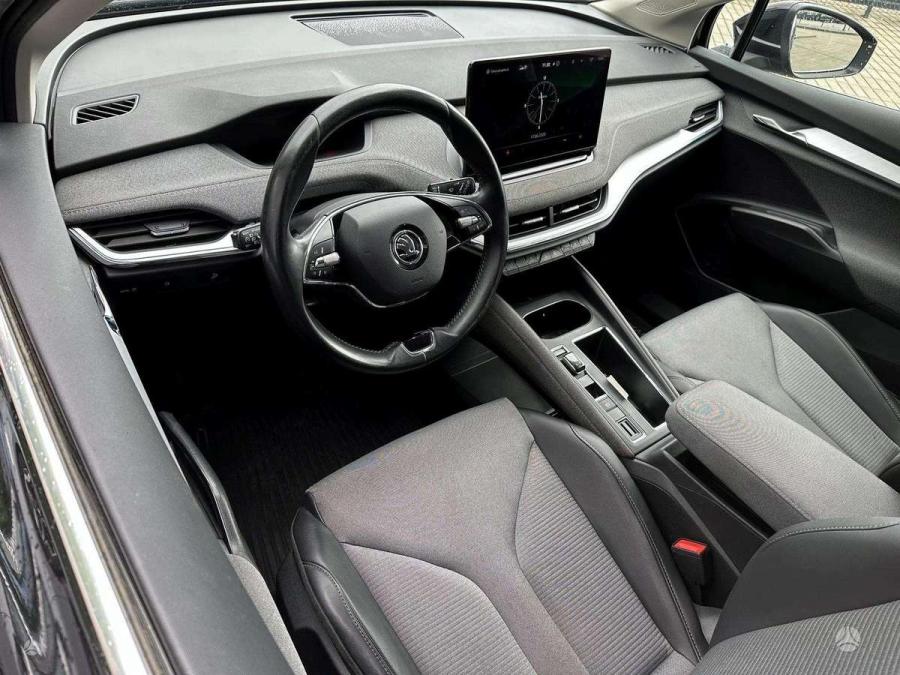 Black Skoda Enyaq 2021 in Kaunas, with an engine capacity of 0.00 L and mileage of 199 thousand km for 17300 €, photo 8 on AUTOMOTO.COM.LV