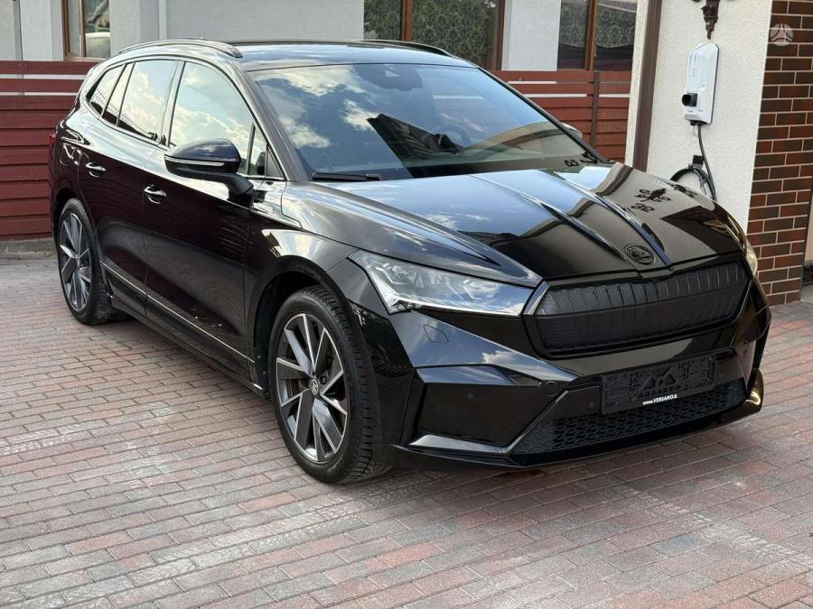 Black Skoda Enyaq 2022 in Siauliai, with an engine capacity of 0.00 L and mileage of 183 thousand km for 26390 €, photo 5 on AUTOMOTO.COM.LV