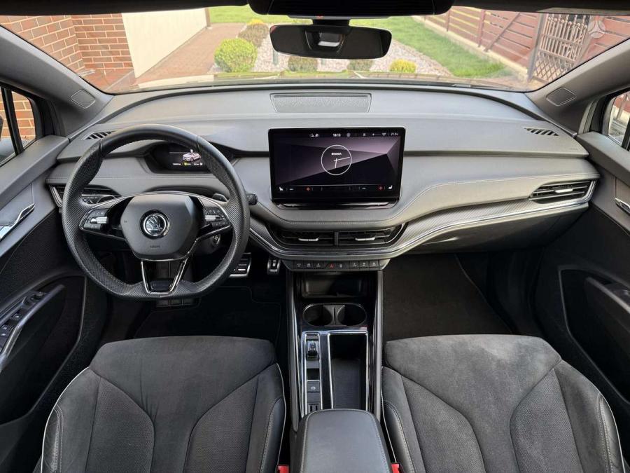 Black Skoda Enyaq 2022 in Siauliai, with an engine capacity of 0.00 L and mileage of 183 thousand km for 26390 €, photo 15 on AUTOMOTO.COM.LV