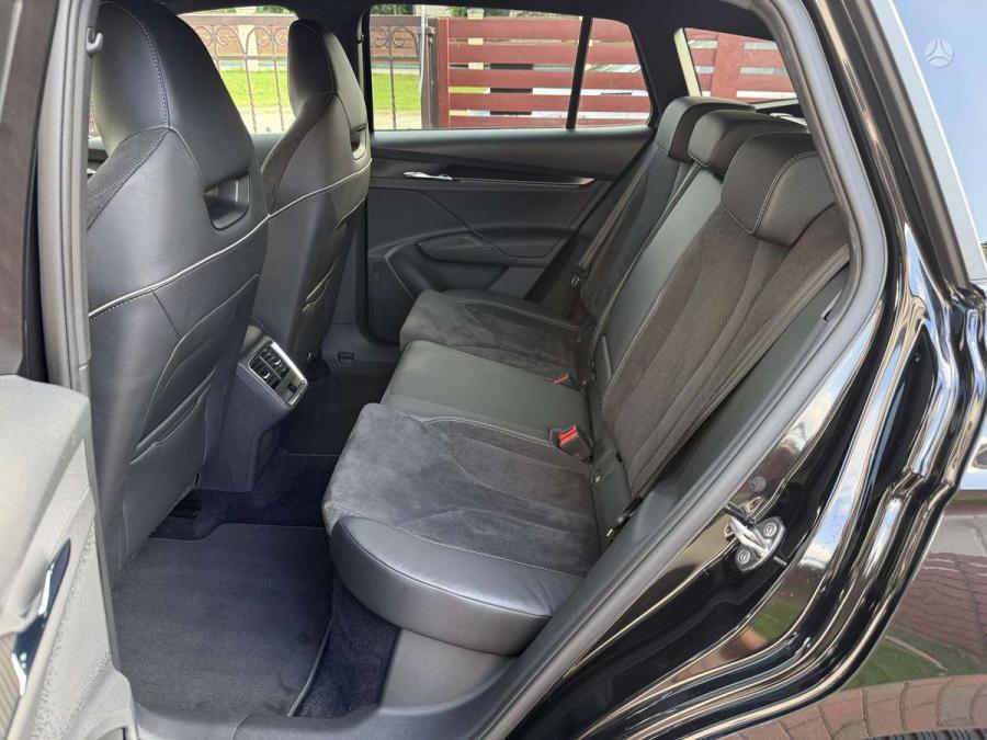 Black Skoda Enyaq 2022 in Siauliai, with an engine capacity of 0.00 L and mileage of 183 thousand km for 26390 €, photo 21 on AUTOMOTO.COM.LV