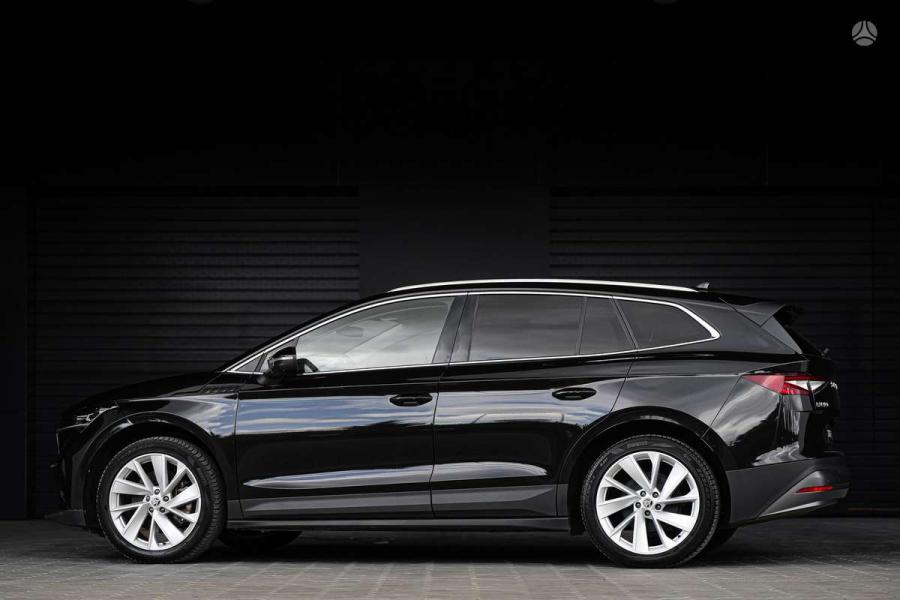 Black Skoda Enyaq 2022 in Vilnius, with an engine capacity of 0.00 L and mileage of 114 thousand km for 27500 €, photo 3 on AUTOMOTO.COM.LV