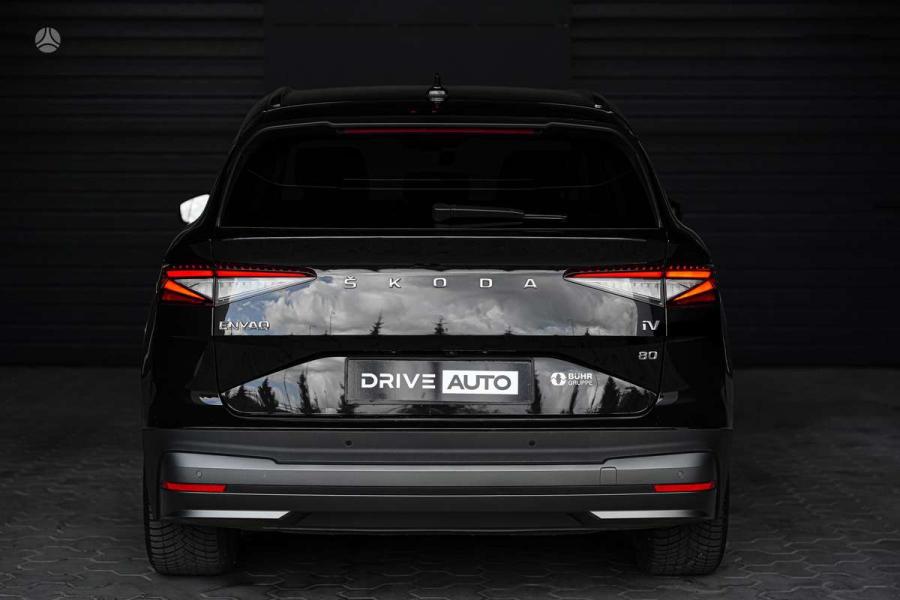 Black Skoda Enyaq 2022 in Vilnius, with an engine capacity of 0.00 L and mileage of 114 thousand km for 27500 €, photo 5 on AUTOMOTO.COM.LV