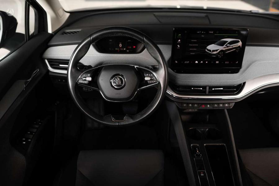 Black Skoda Enyaq 2022 in Vilnius, with an engine capacity of 0.00 L and mileage of 114 thousand km for 27500 €, photo 8 on AUTOMOTO.COM.LV