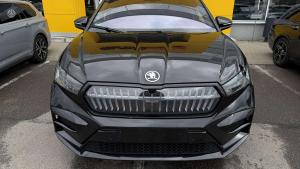 Black Skoda Enyaq 2023 in Vilnius, with an engine capacity of 0.00 L and mileage of 135 thousand km for 32989 €, photo 9 on AUTOMOTO.COM.LV