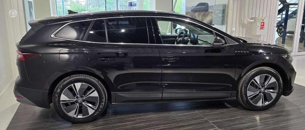 Black Skoda Enyaq 2023 in Siauliai, with an engine capacity of 0.00 L and mileage of 100 thousand km for 29800 €, photo 5 on AUTOMOTO.COM.LV